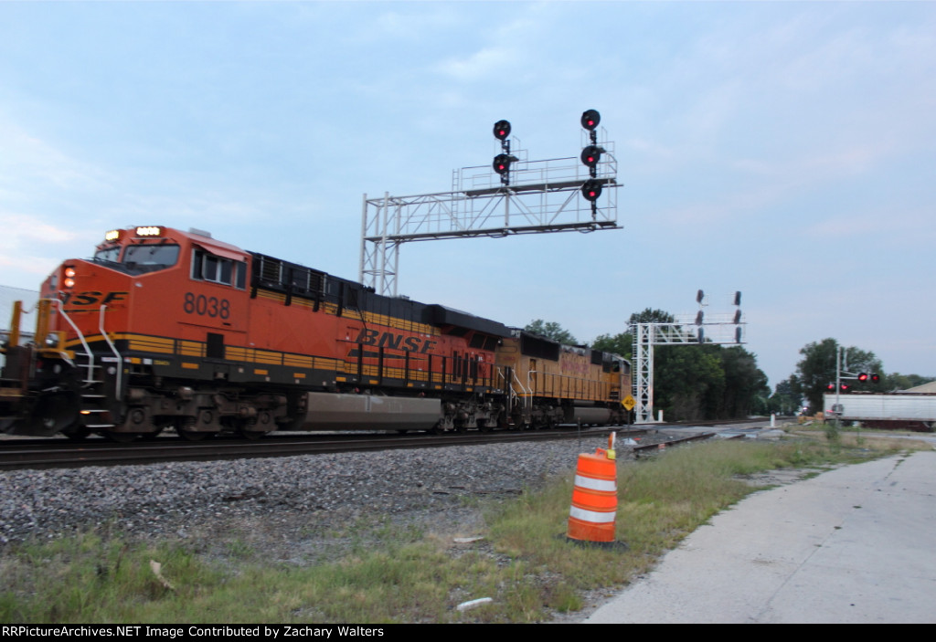 UP 4562 BNSF 8038